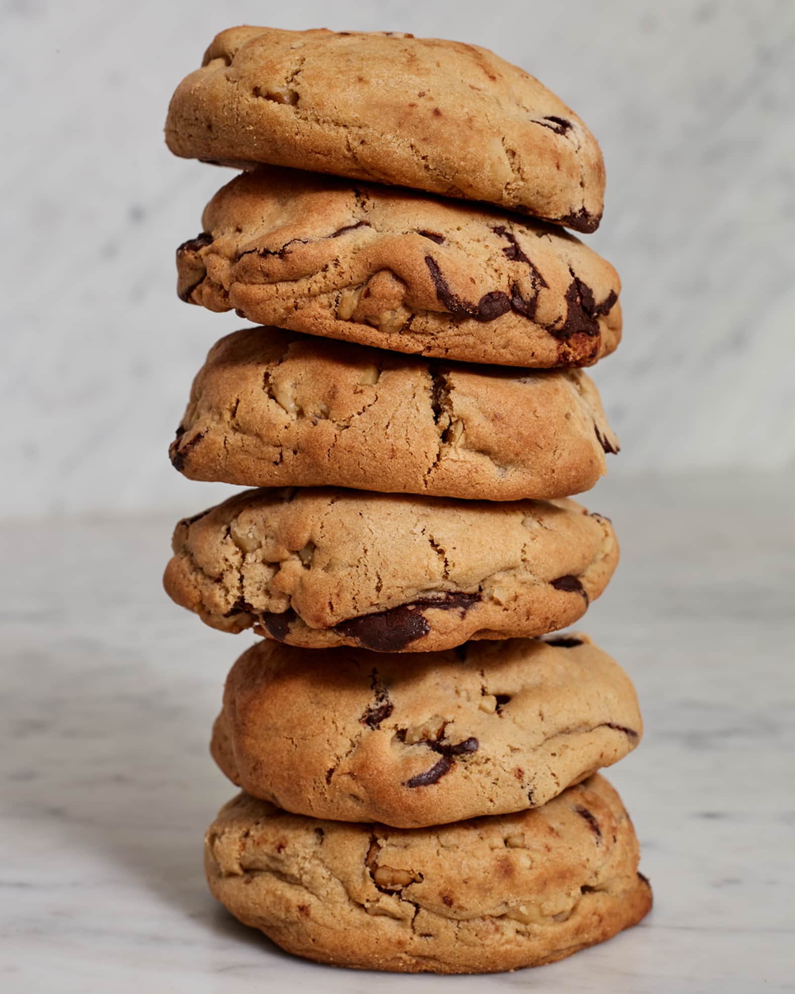 Celli's Chocolate Chips Dark Chocolate Walnut Oversized Cookies, 1 ...