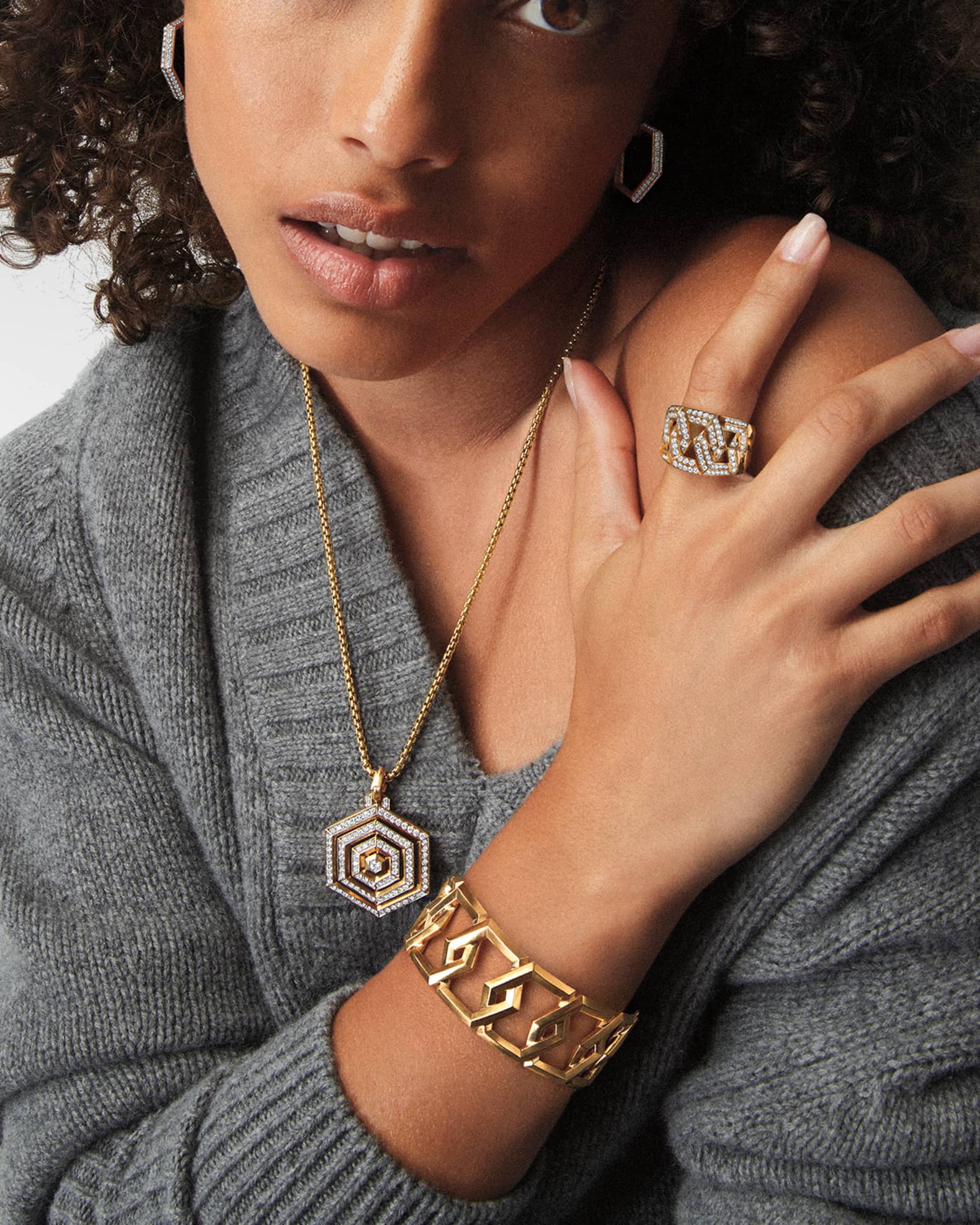 David Yurman Carlyle Pendant with Diamonds in 18K Gold, 44.5mm | Neiman ...