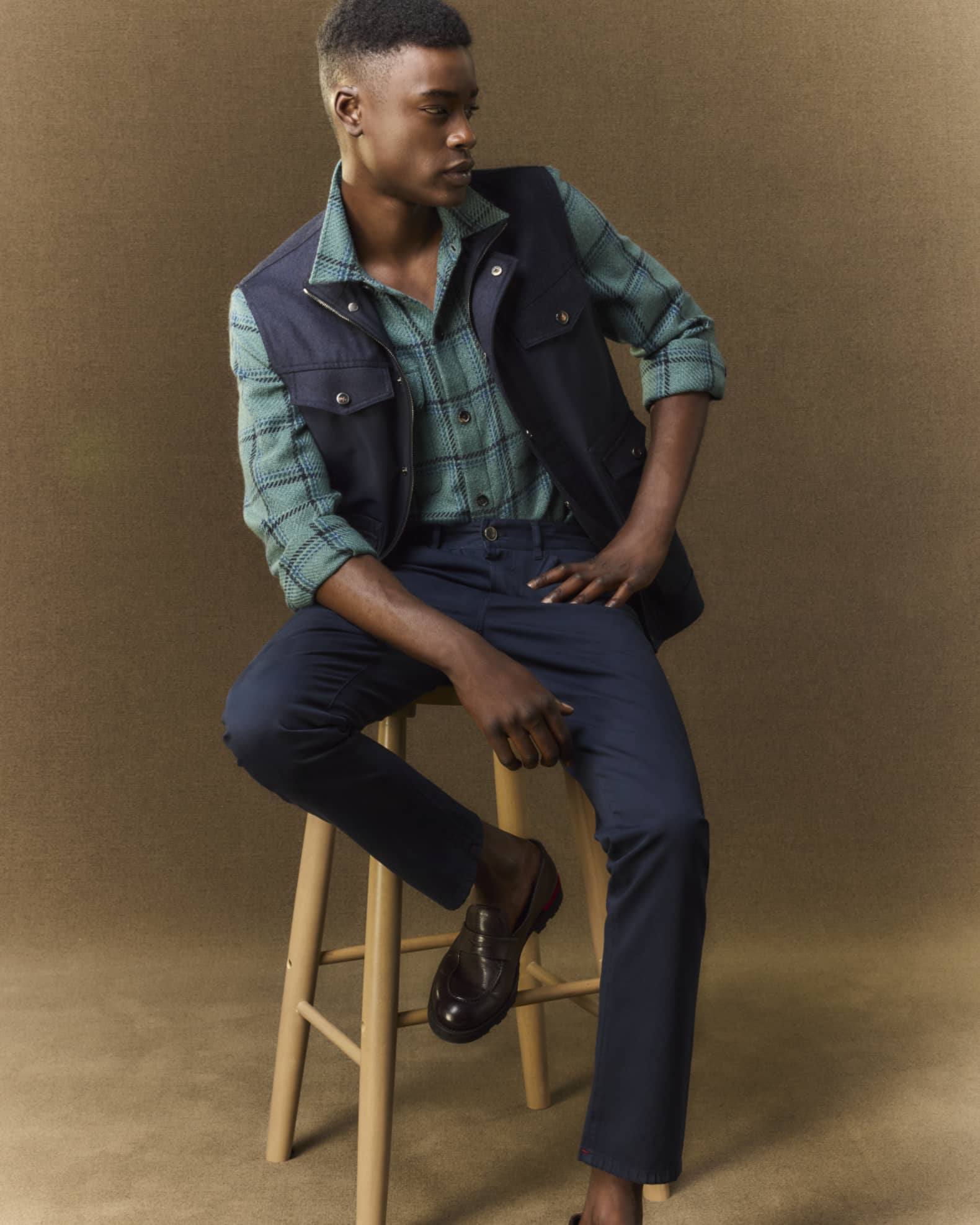 Isaia Men's Technical Wool Full-Zip Vest | Neiman Marcus