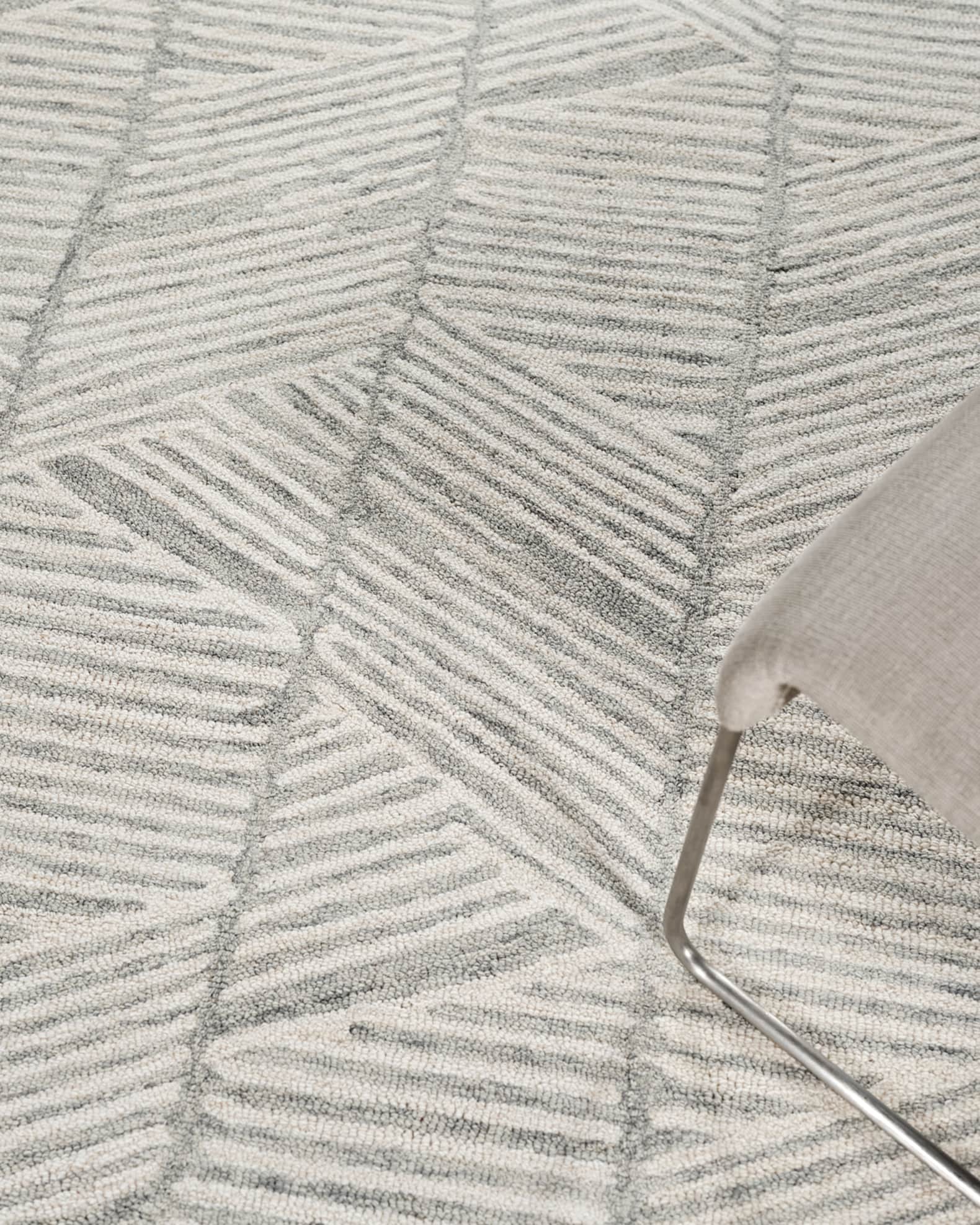 Exquisite Rugs Kascata Hand-Tufted Silver/Ivory Rug, 10' x 14' | Neiman ...