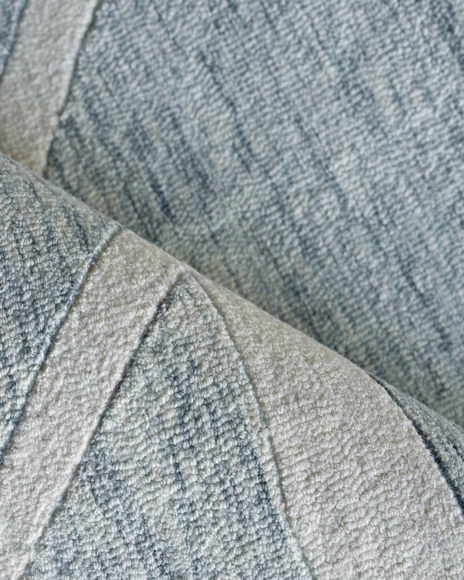 Exquisite Rugs Miami Hand-Tufted Silver/Ivory Rug, 6' x 9' | Neiman Marcus