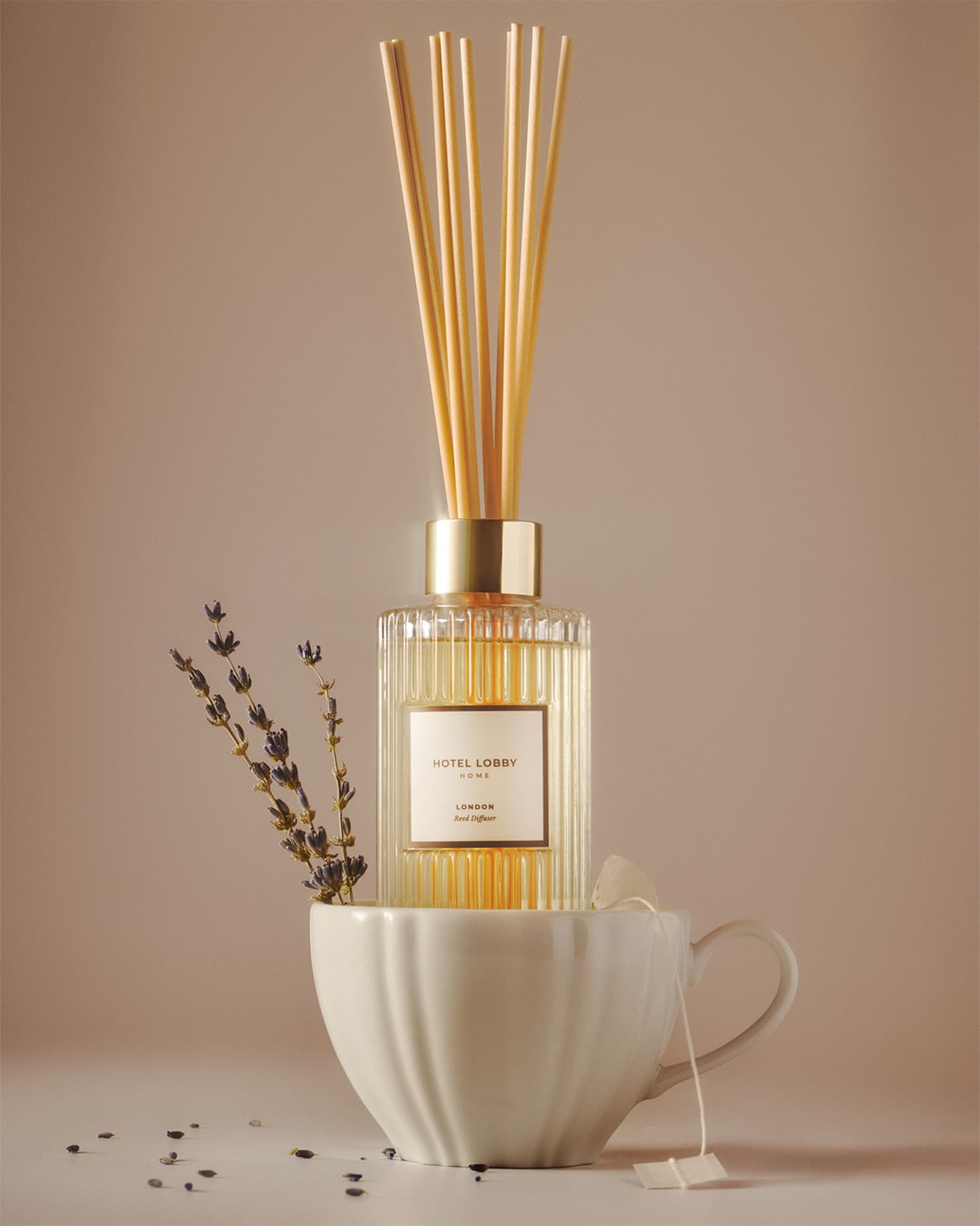 Hotel Lobby Candle London Diffuser, 5 oz. | Neiman Marcus